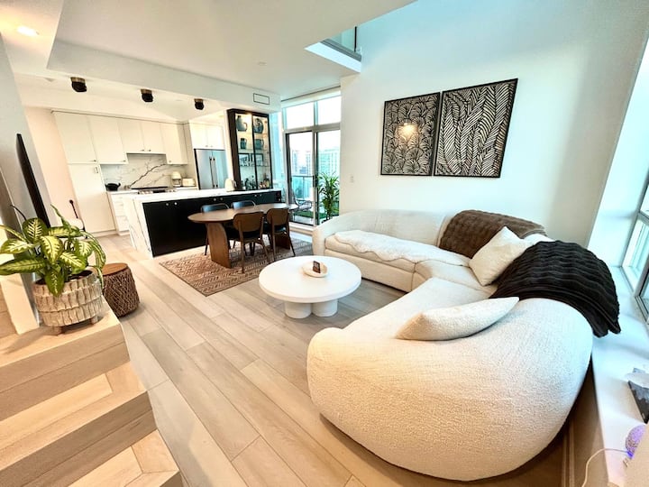 Luxury 2-story Loft• Free Parking Steps To Transit - Toronto, ON