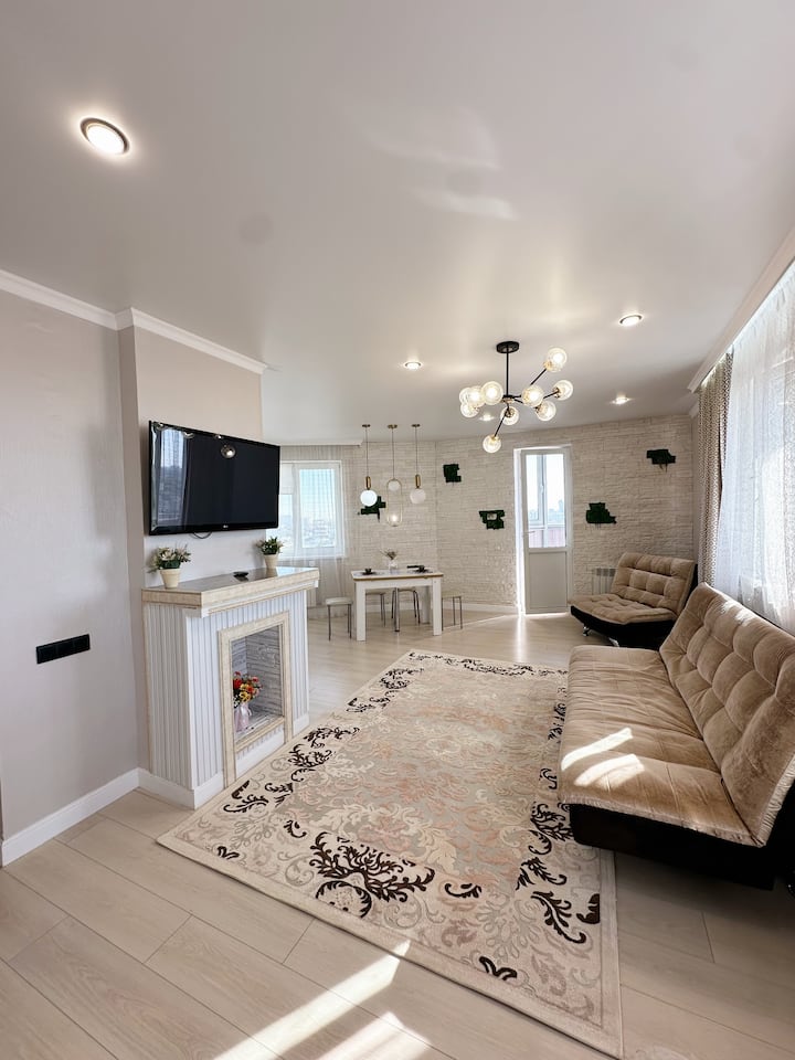 Уютная трешка в золотом квадрате - Astaná