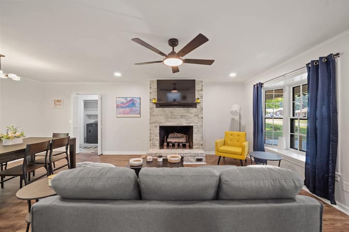 The Sunset House – Modern Stay By Elon University - Burlington, NC