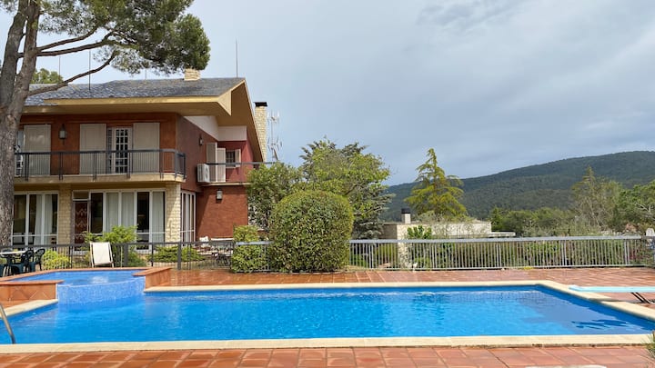 Casa Lacuna - Mountains, Pool, Spa & Town Nearby - Igualada
