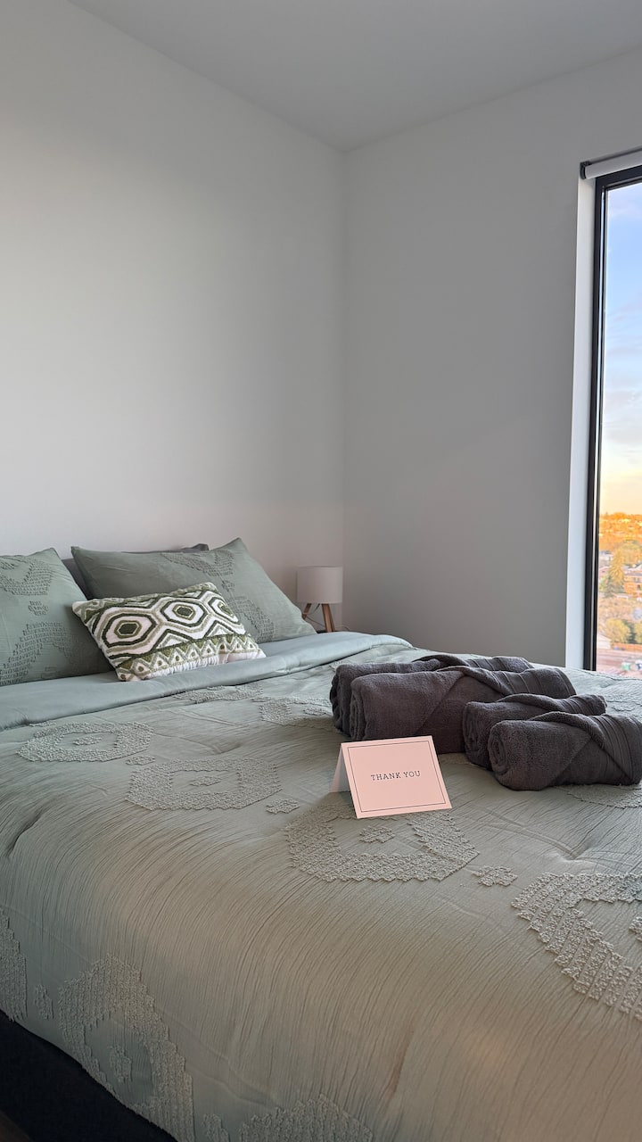 ᯂ Aeris Suite•high Floor•free Parking•bridgeland - Calgary