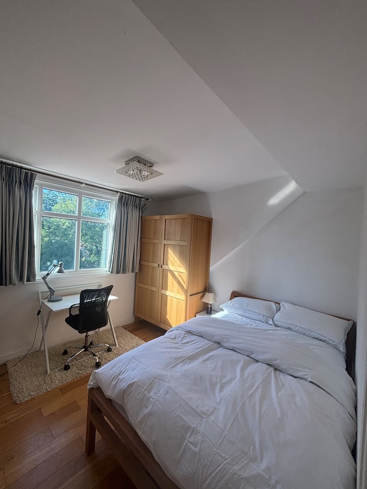 The Loft, Cozy Double Bed Apartment - Leeds