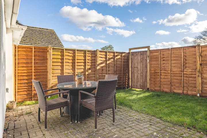 Maidenhead 6-bed House With Parking - Berkshire