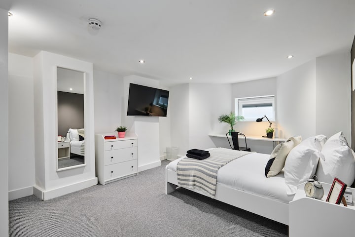 Cosy 2-bed, 2-bath Apt | Minutes To The Centre - Leeds