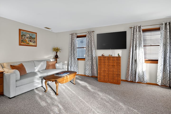 Lakeside Channel Hideaway – 4br/2ba, Sleeps 10 - Morris, IL