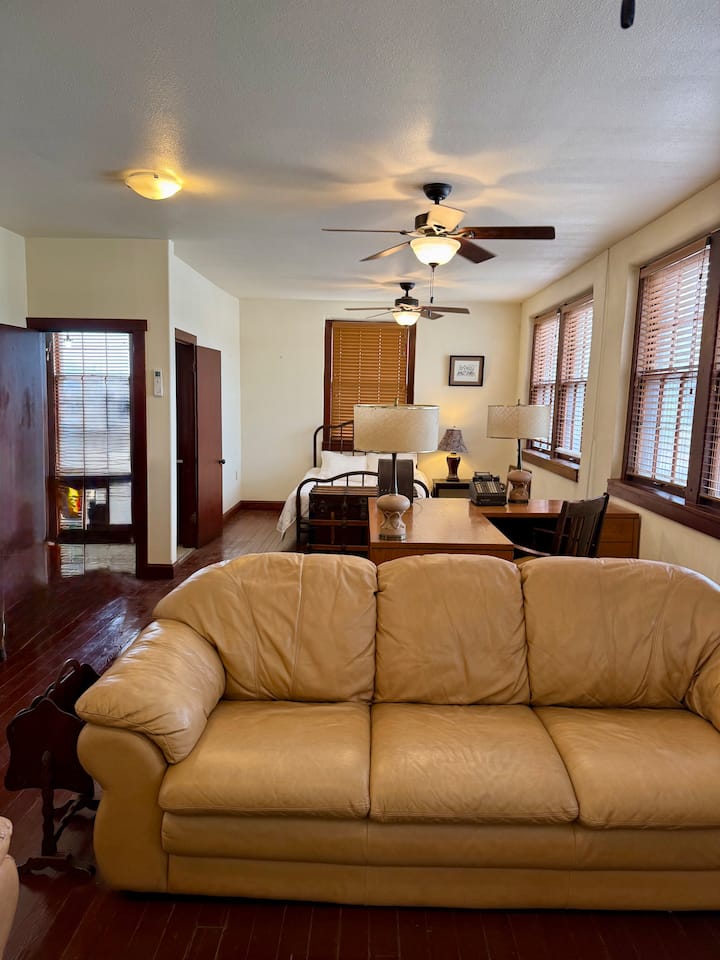 Historic Downtown Studio W/ Classic Charm - Garden City, KS