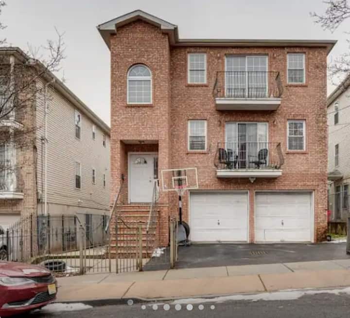 5 Bdr/4bth/parking/walk To Prudential/17 Mins Nyc - Livingston, NJ
