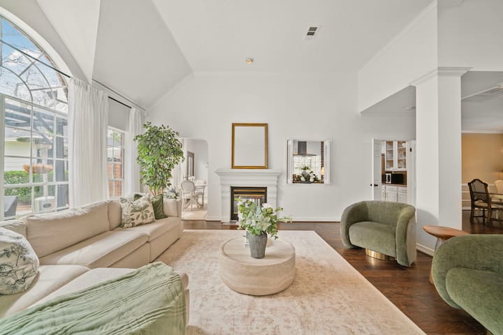 The Golden Manor | Elegant 4br In The Woodlands - The Woodlands, TX