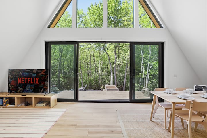 Acutehaus + Woodfire Hot-tub, The Modern Chalet - Pocono Lake