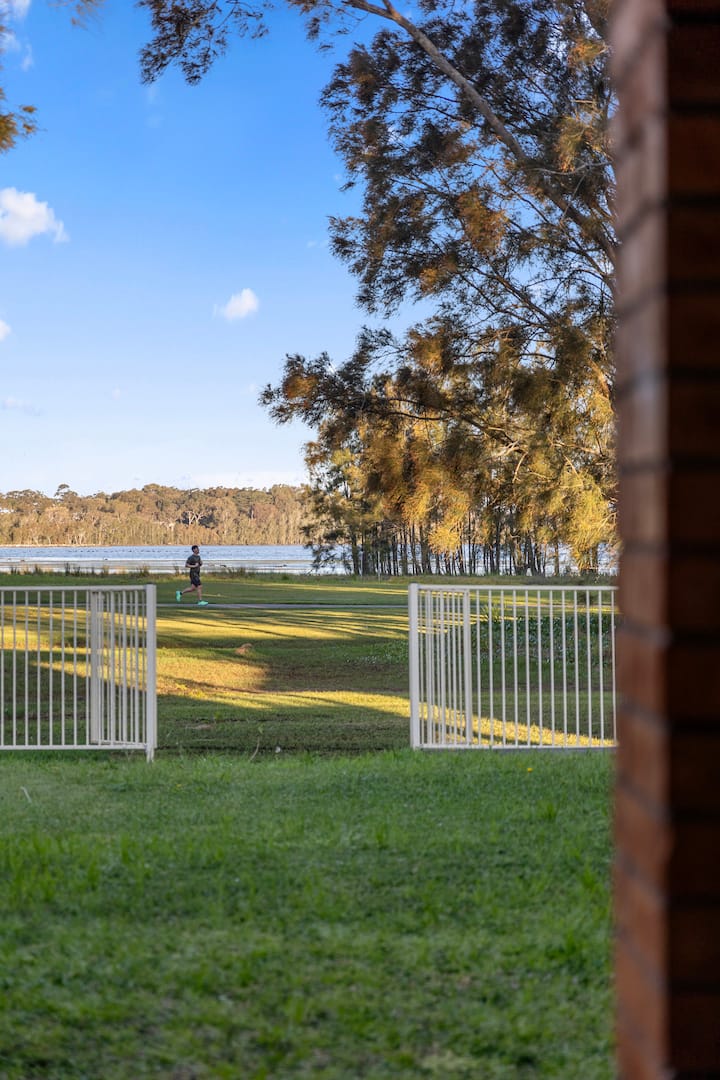 San Remo Charm With Waterfront Views & Sunroom - Toukley