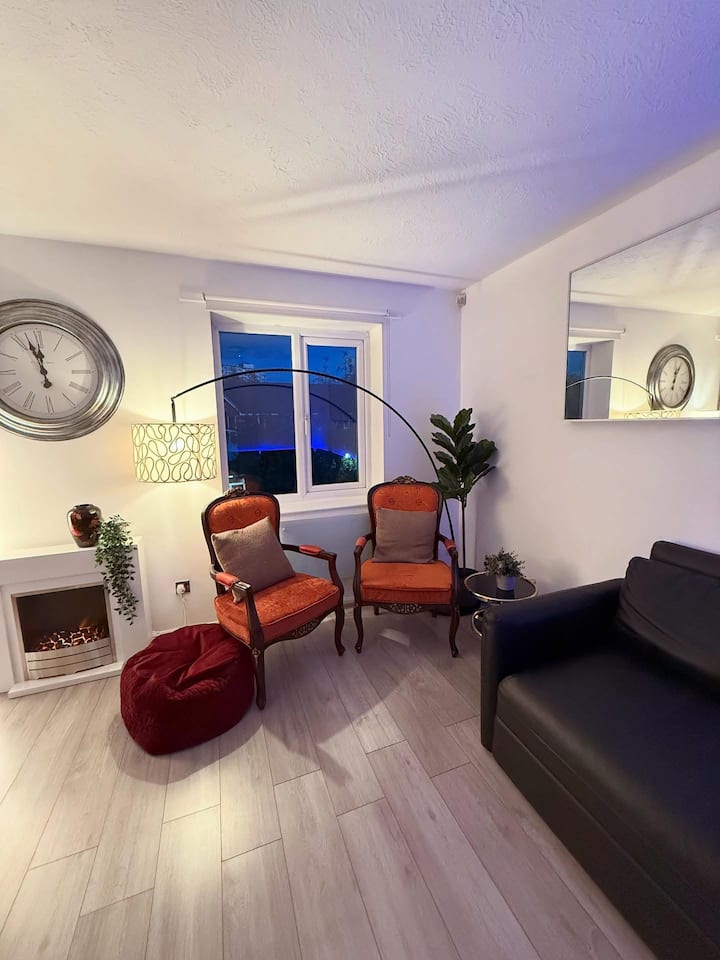 City Access, Modern Apartment – Suburban Calm - Manchester
