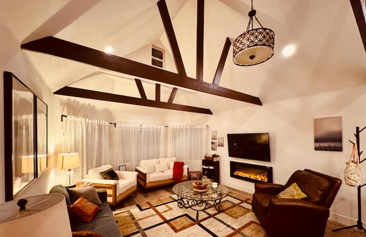 The Wildflower Cottage + A/c + Firepit & Bbq! - Big Bear, CA
