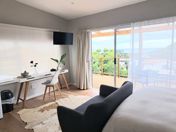 Stylish Studio With Uninterrupted Sea Views. - Durban North