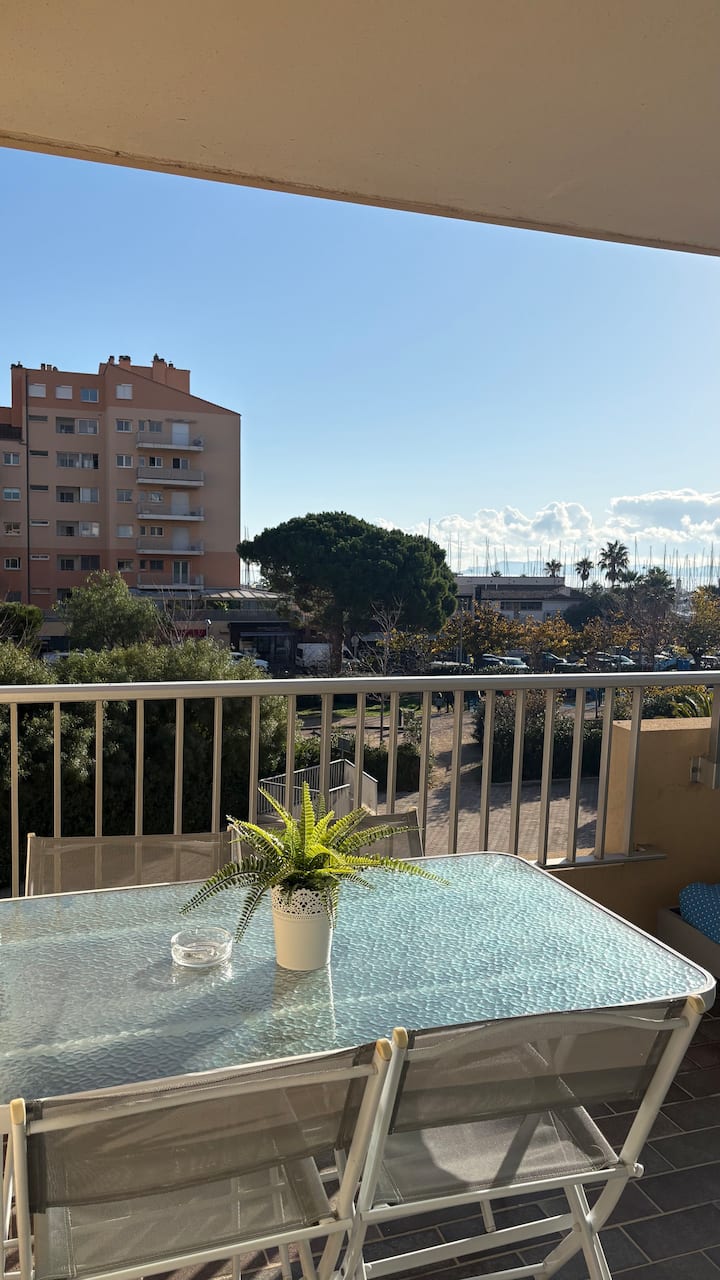 Studio Sur Le Port D’hyères - Hyères