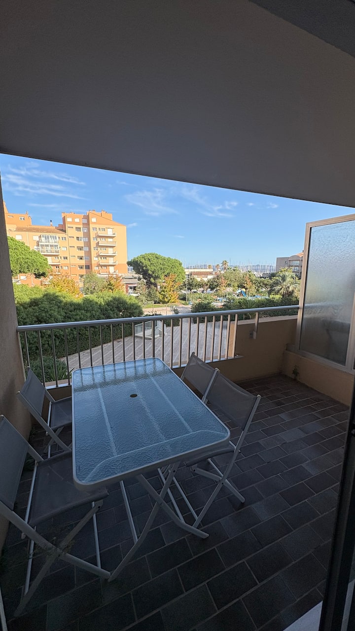 Studio Sur Le Port D’hyères - Hyères