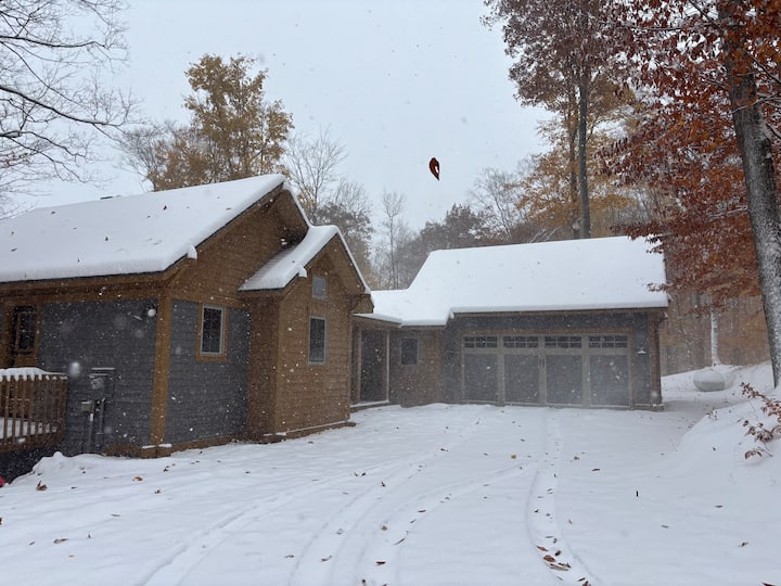 Great Location-ski-snowmobile-kid Friendly - Glen Lake, MI