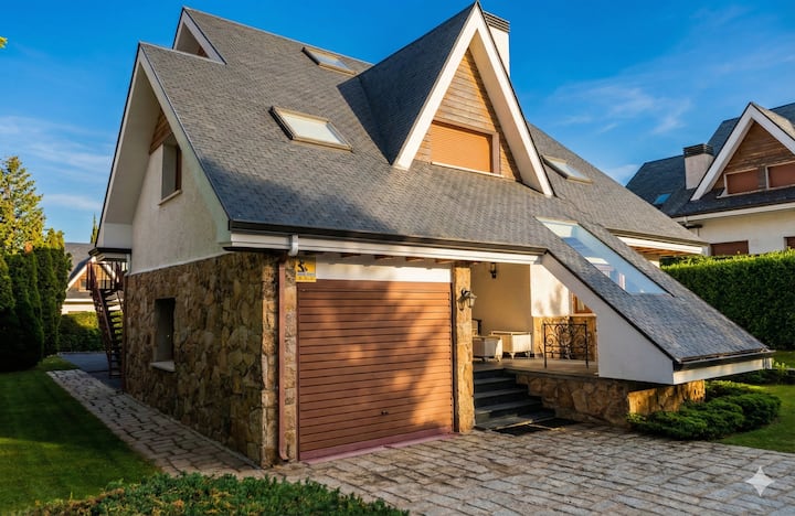 Moderna Y Espaciosa Casa Familiar Con Piscina - Navacerrada