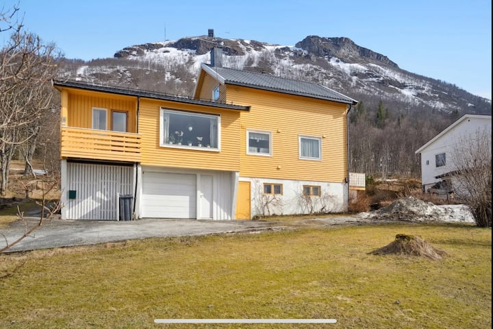 Tromsø-perle Nær Fjell, Byliv Og Nordlys - Tromsø