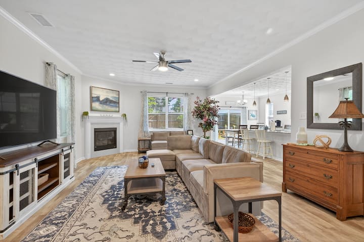 Kid Proof~huge Kitchen~kingbed~garage~easy Parking - Norfolk, VA