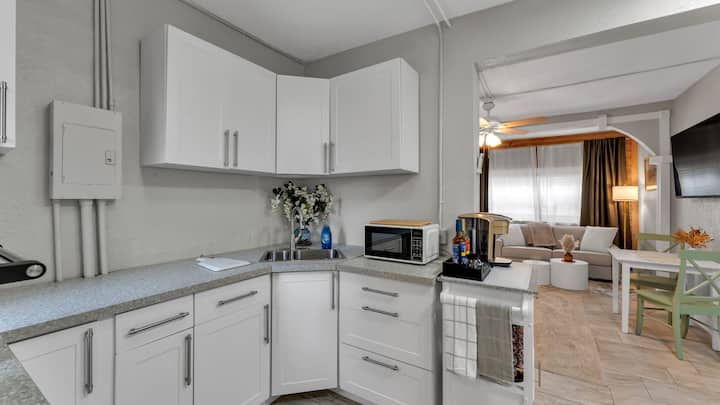 Studio Apartment - Downtown Tampa & Armature Works - Tampa, FL