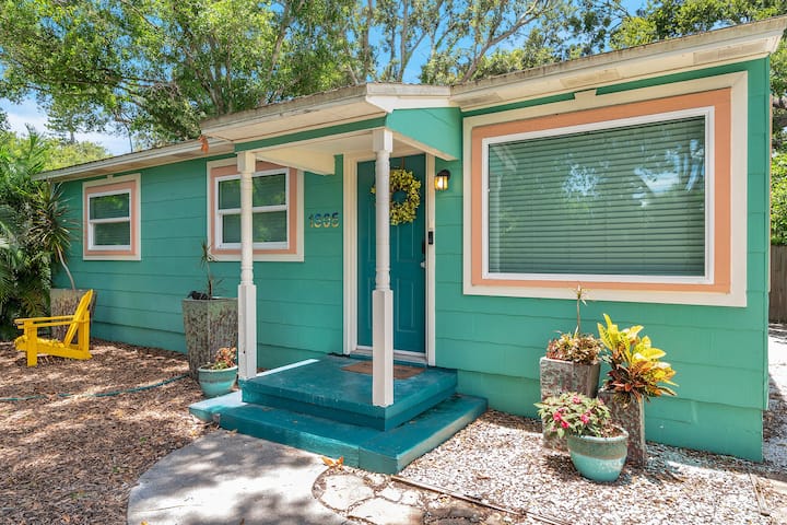 Charming Gulfport Getaway
Relax And Unwind - Gulfport, FL