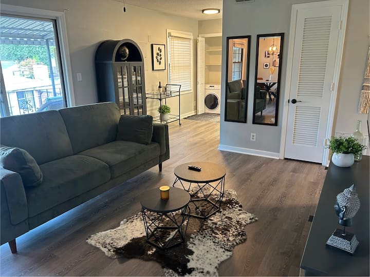 Stylish And Comfy Condo With Balcony - Evansville, IN