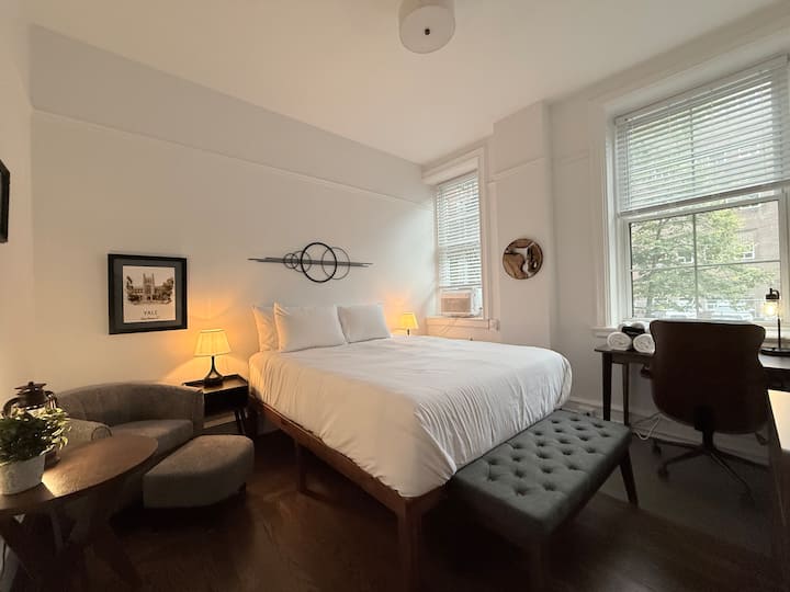 Yale Room | Walk To Yale | Downtown New Haven Stay - New Haven