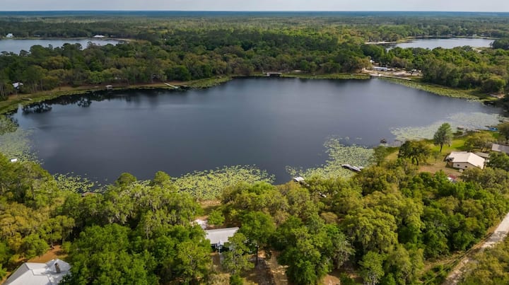 Lakefront Country Haven Sanctuary - Hawthorne, FL