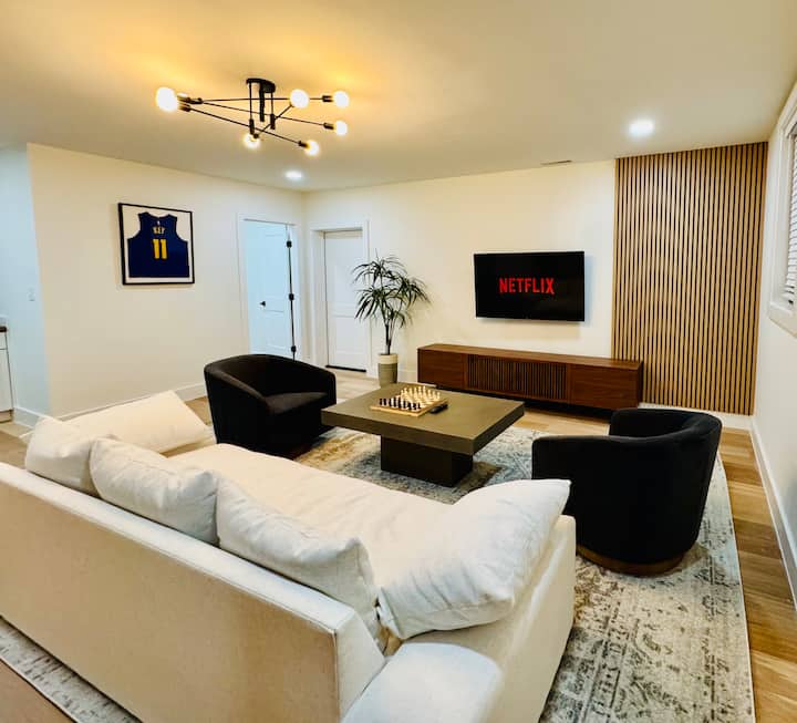 Modern Renovated Home W/ Patio – 5 Min To Uva - Charlottesville, VA