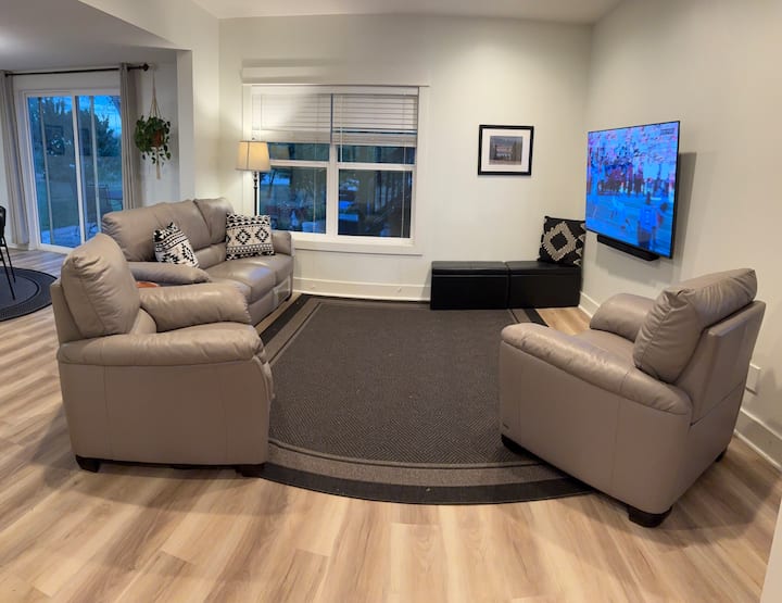 Spacious Clean Modern Basement Apt, Sleeps Up To 6 - Lake Macbride State Park, Solon