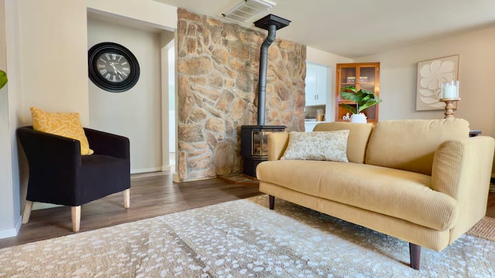 Charming 2br | Walk To Eats + Relaxing Back Patio - Olympia, WA