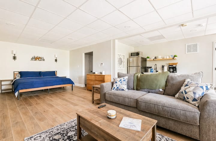 Haus Zug | Downtown Helen Cabin | Sleeps 12 - Helen, GA
