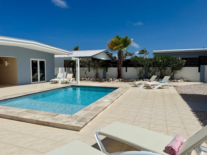 Spacious 4br Villa With Pool Close To Palm Beach - 荷屬阿魯巴