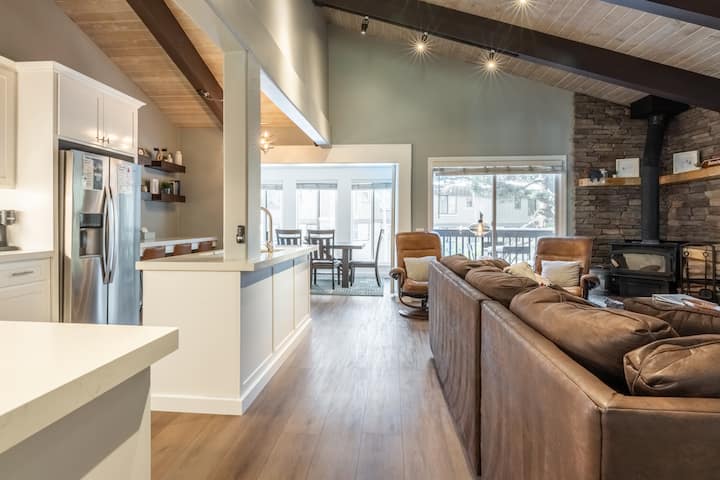 Cozy Château By The Creek - マンモス・レイクス, CA