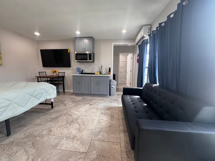 450 Sq With Private Kitchen Bathroom And Parking - Baldwin Park, CA