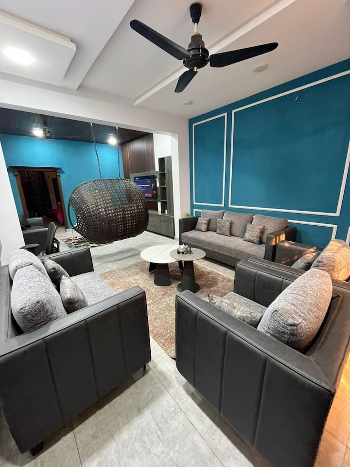 Modern 2 Br Retreat | Ultra Comfort | 55" Uhd Tv - Islamabad