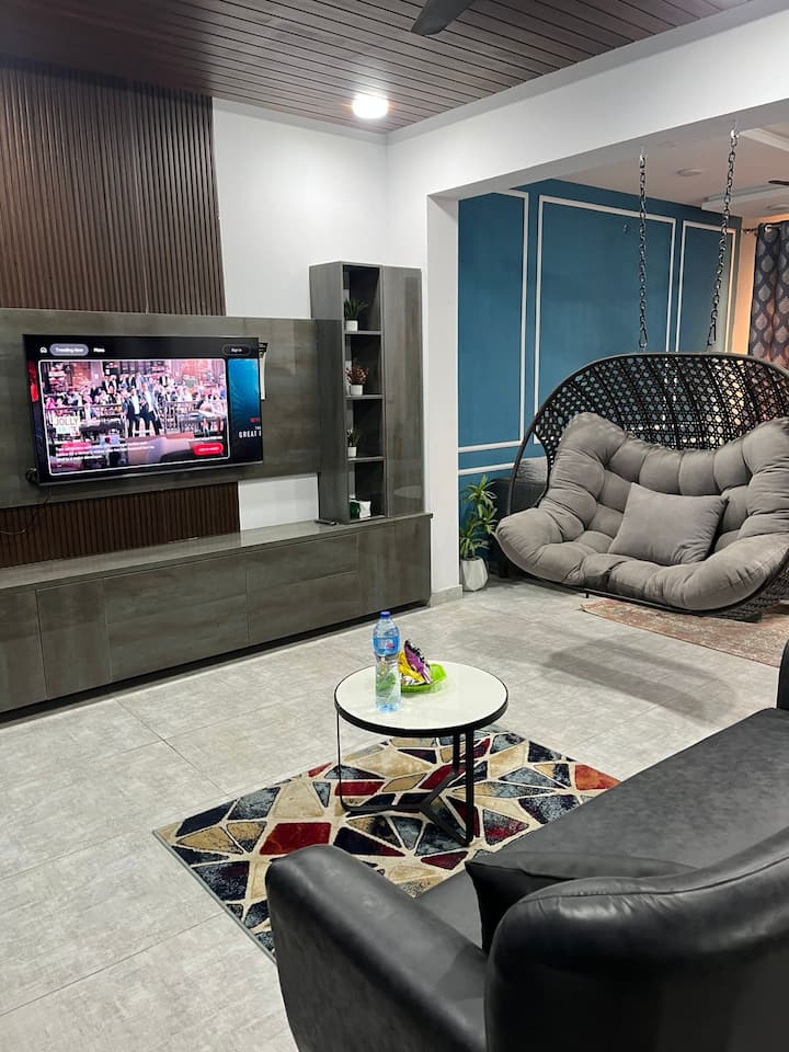 Modern 2-br Retreat | Ideal For Couples & Families -