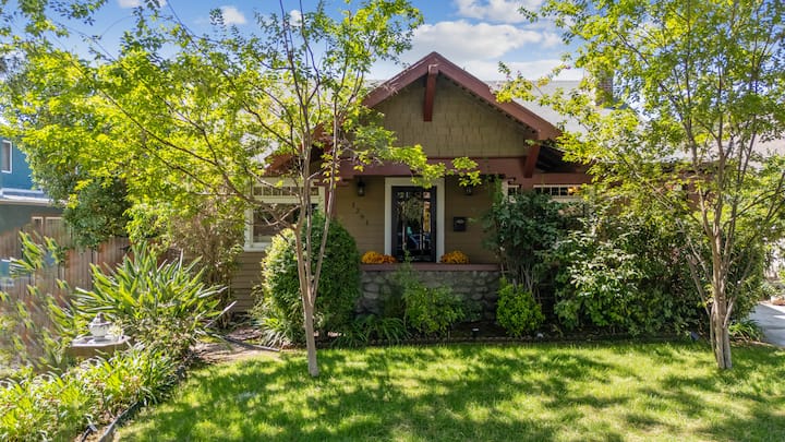 The Pasadena Grove House - Pasadena, CA