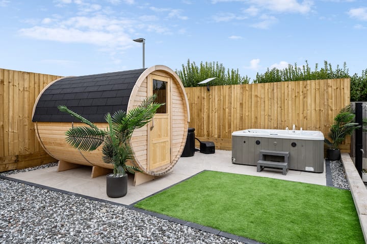 New Luxury Spa Villa | Hot Tub | Sauna | Cold Dip - Bournemouth