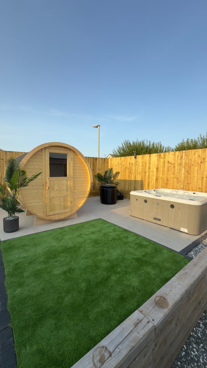 New Luxury Spa Villa | Hot Tub | Sauna | Cold Dip - 