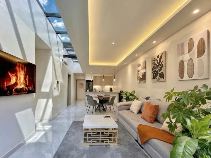2br, 2.5bath + Garage | Loft W/skylight & Balcony - Cuenca
