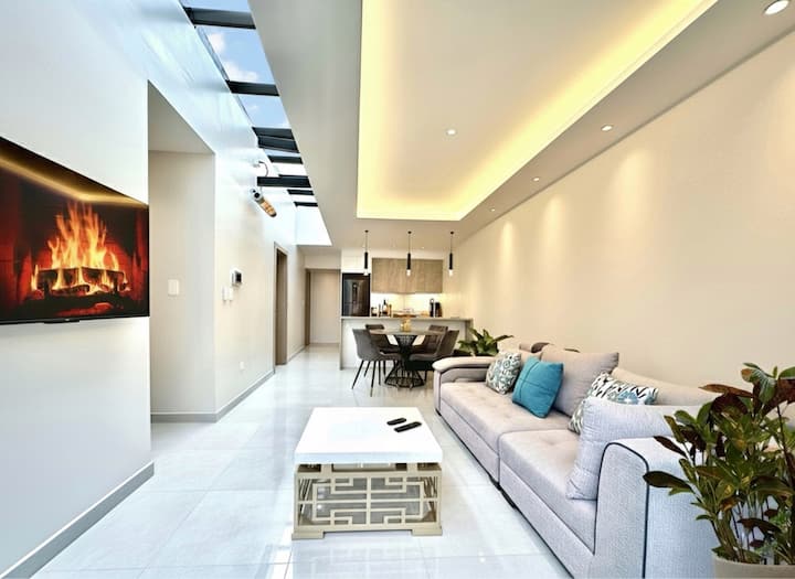 Warm & Modern • 2br, 2.5ba + Garage • Petfriendly - Cuenca