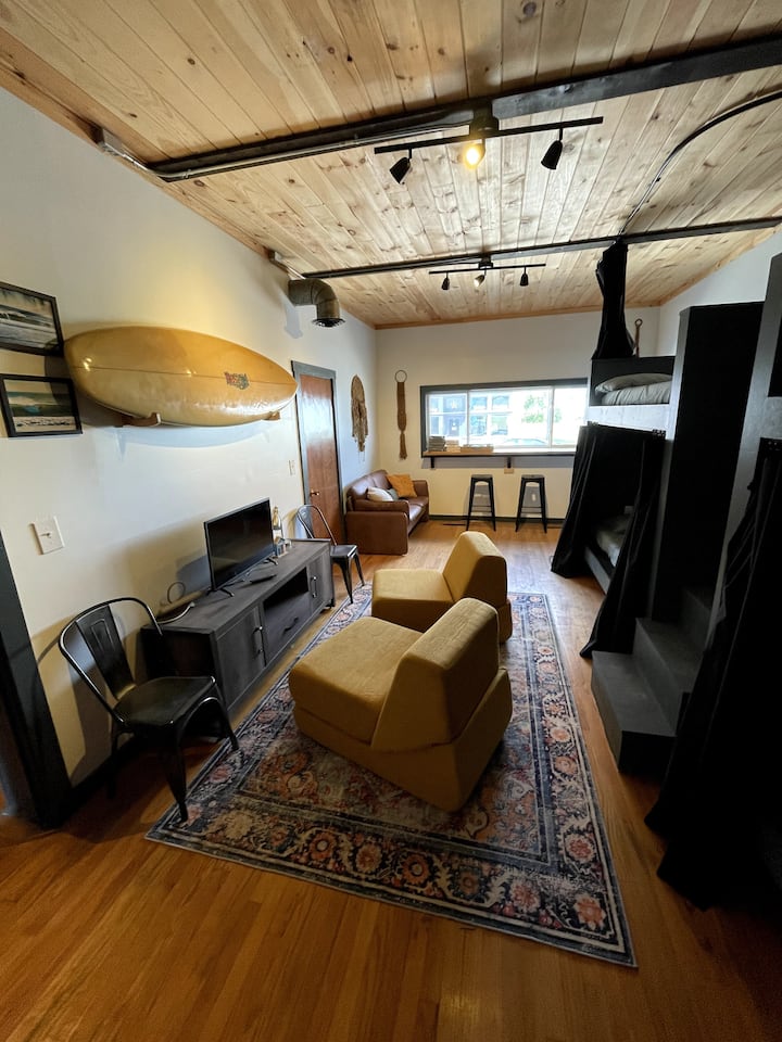 Eddy Out Hostel - Book The Whole Place. - Dayton, OH