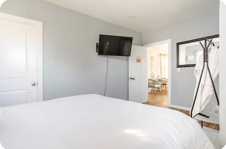 Anchor House Double King: Walk 2 Beach/free Parkng - Asbury Park, NJ