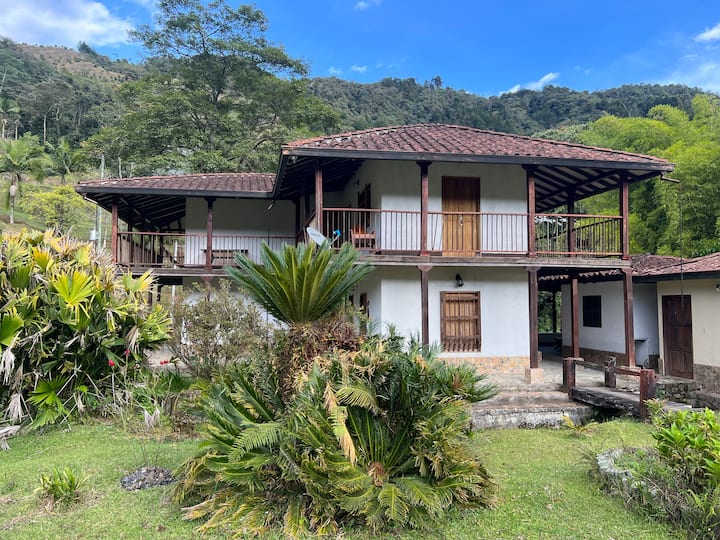 Cozy Nature Villa El Retiro · 4br · Sleeps 12 - La Ceja