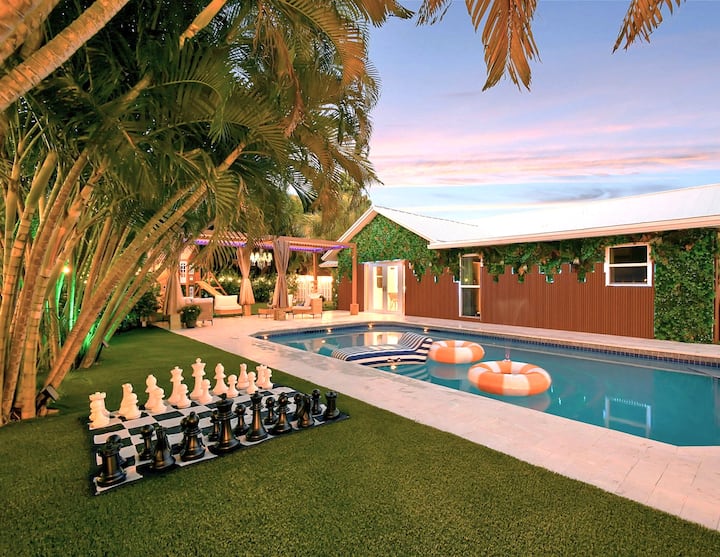 Kids Dream Villa: Warm Pool Mini Golf Playground - Boca Raton, FL