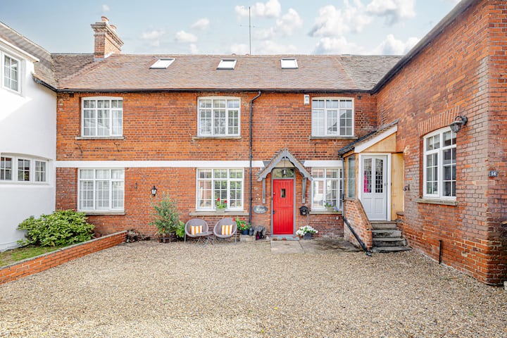 Stylish 3-bed Home Close To Stansted Airport - Saffron Walden
