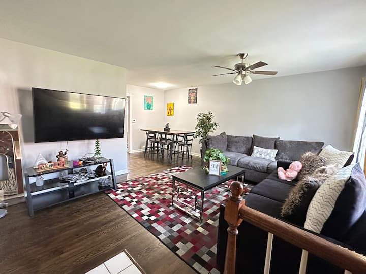 3br Townhouse Near Downtown & Dining - Arlington Heights, IL