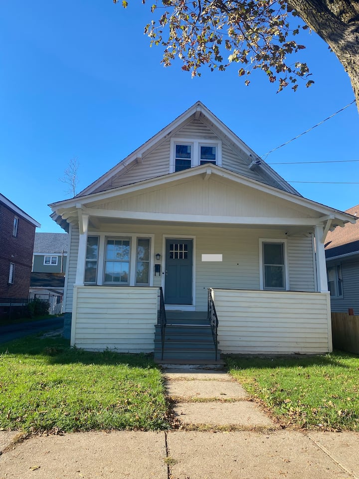 Charming Utica House | Spacious 3 Bed + Wi-fi - Utica, NY