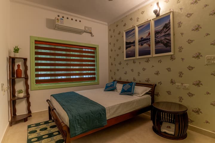 Spacious King Room In Cozy 4bhk Home - Chalakudy